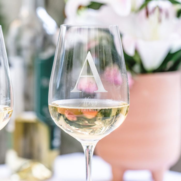 Personaliseret vinglas med monogram | Radbag.dk